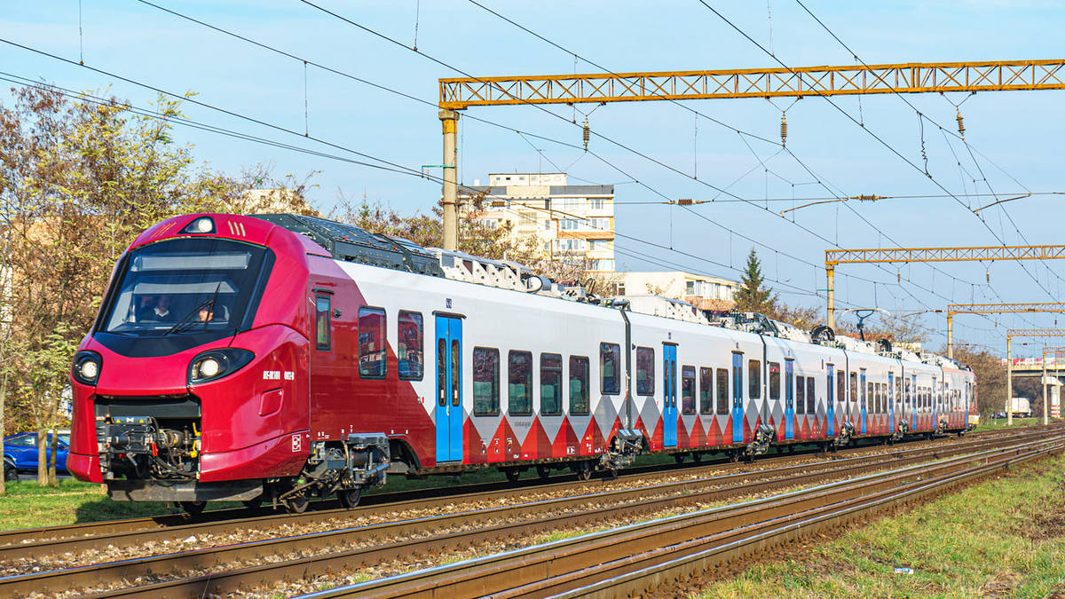 Primul tren electric nou achiziţionat de România în ultimii 20 de ani ...